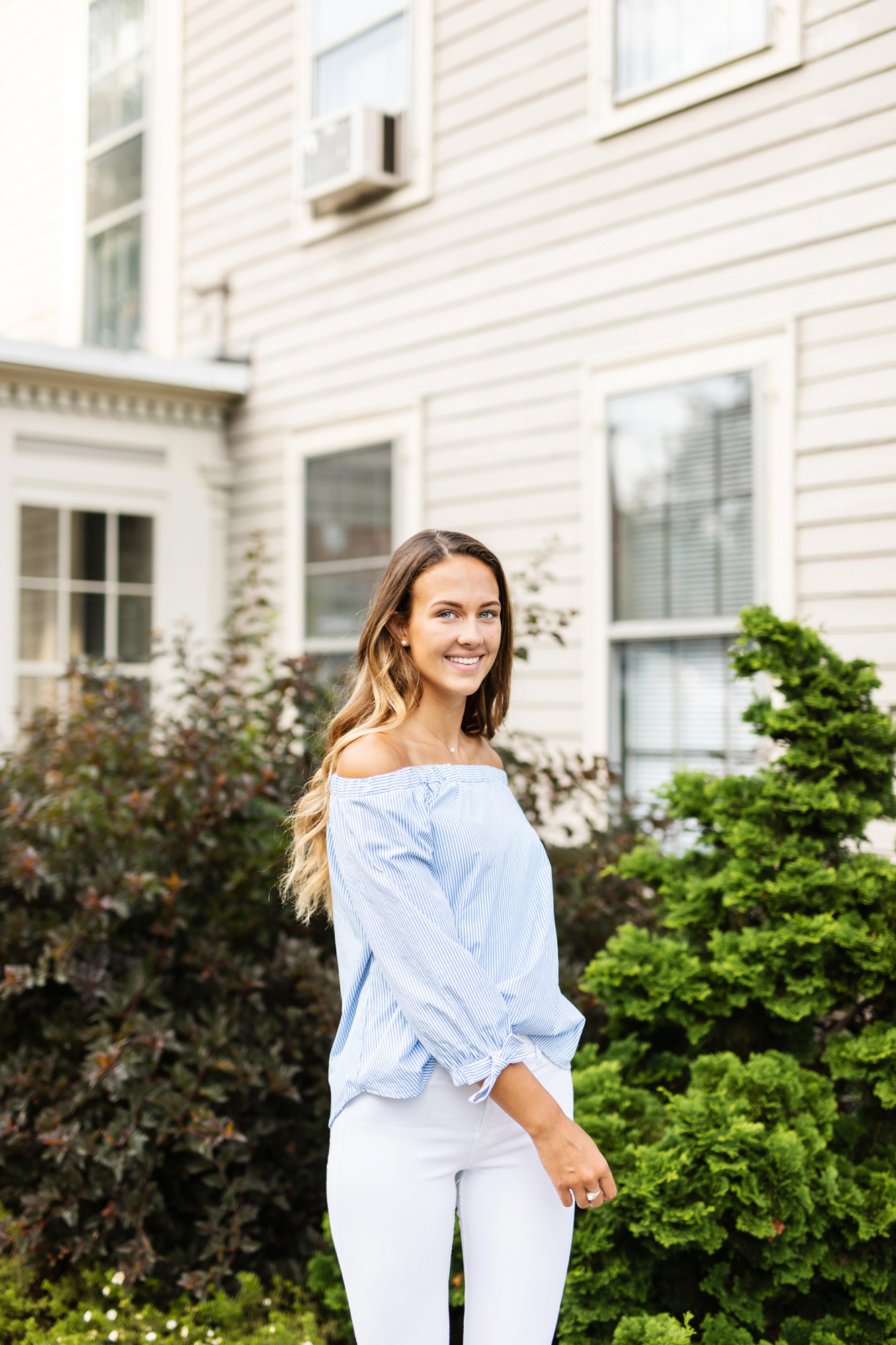 7 TIPS FOR MAKING YOUR HEADSHOTS FEEL MORE NATURAL - Monika Normand ...